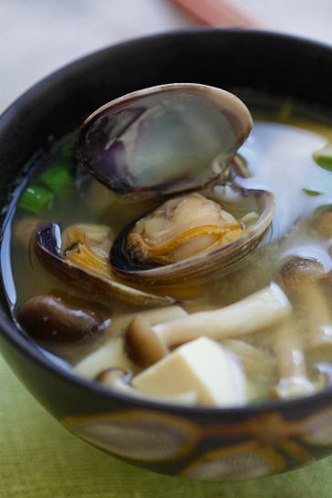 Asari Miso Soup (Miso Soup with Clams) - Rasa Malaysia