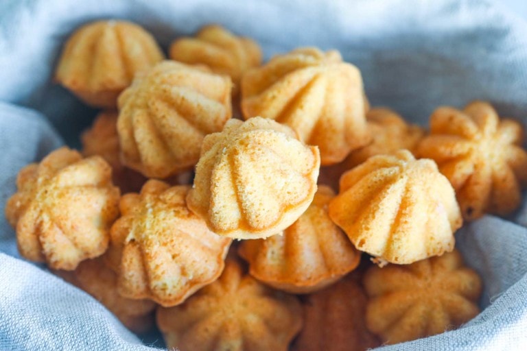 Kuih Bahulu - Malaysian Egg Cake - Rasa Malaysia