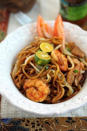 Indonesian Fried Noodles (Mie Goreng) - Rasa Malaysia