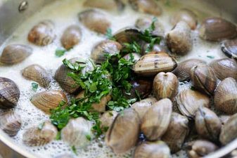 Steamed Clams in Beer (Cooked in 10 Mins!) - Rasa Malaysia