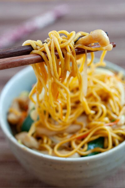 Chicken Chow Mein (Easy One Pot Recipe) - Rasa Malaysia